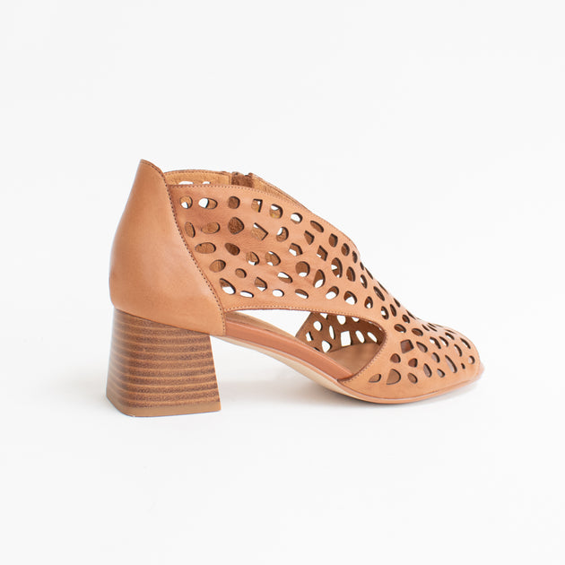 Bresley Amon Tan Sandals | Womens Big EU Sizes 42 43 44 45 46 – Willow ...